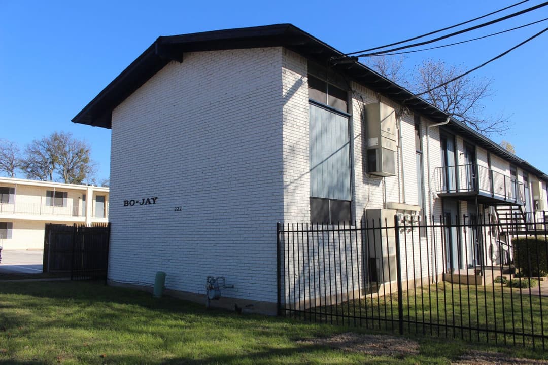 222 S Hampton Rd - Desoto, TX | MATTHEWS