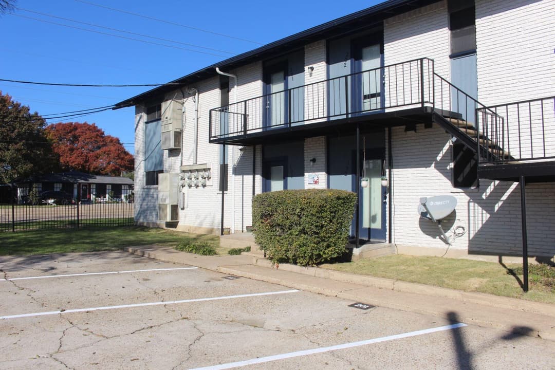 222 S Hampton Rd - Desoto, TX | MATTHEWS